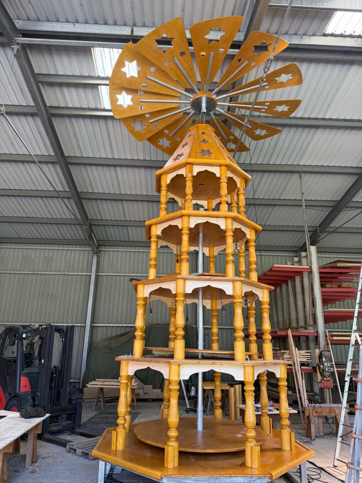 Ferdinand adds towering four-tier pyramid to 2025 Christkindlmarkt ...